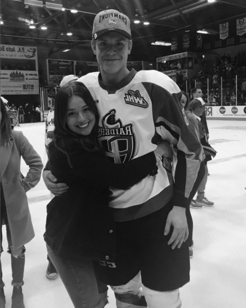 La blonde de Kaiden Guhle sort et publie une rare photo de couple - Fan ...
