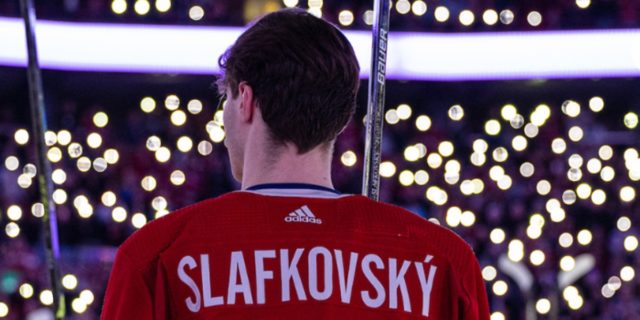 Une nouvelle photo de Juraj Slafkovsky fait beaucoup réagir les fans ...
