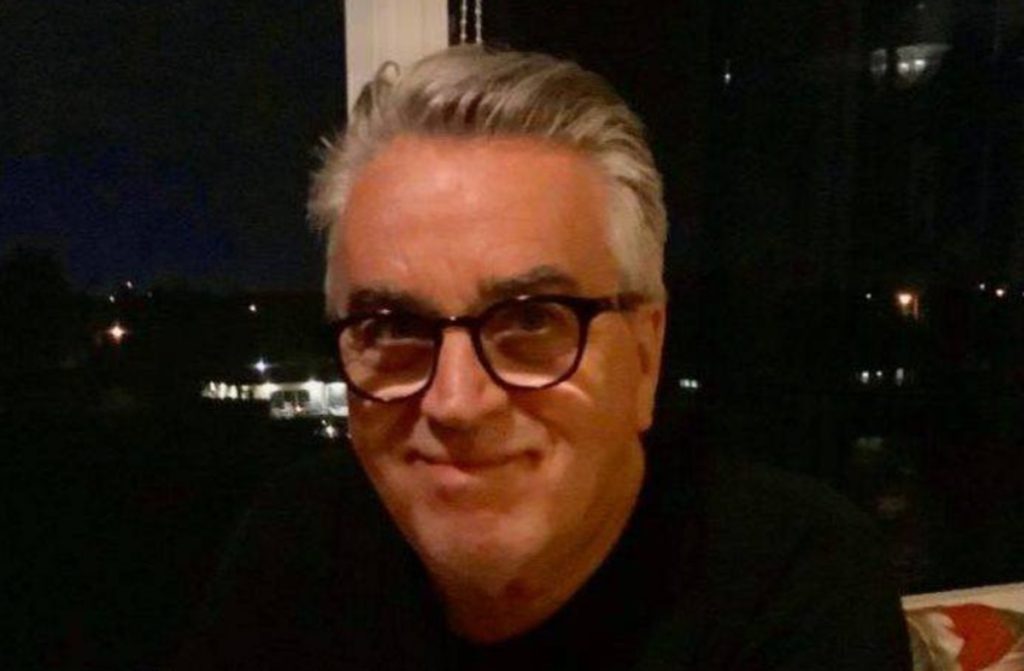 Un journaliste sort et annonce qu'il est atteint d'un cancer de stade 4 ...